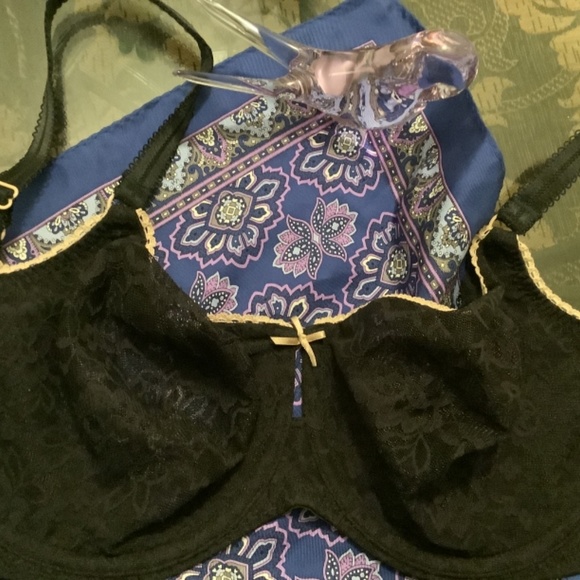 b.tempt’d | Intimates & Sleepwear | Btemptd Lace Black Underwire Bra ...